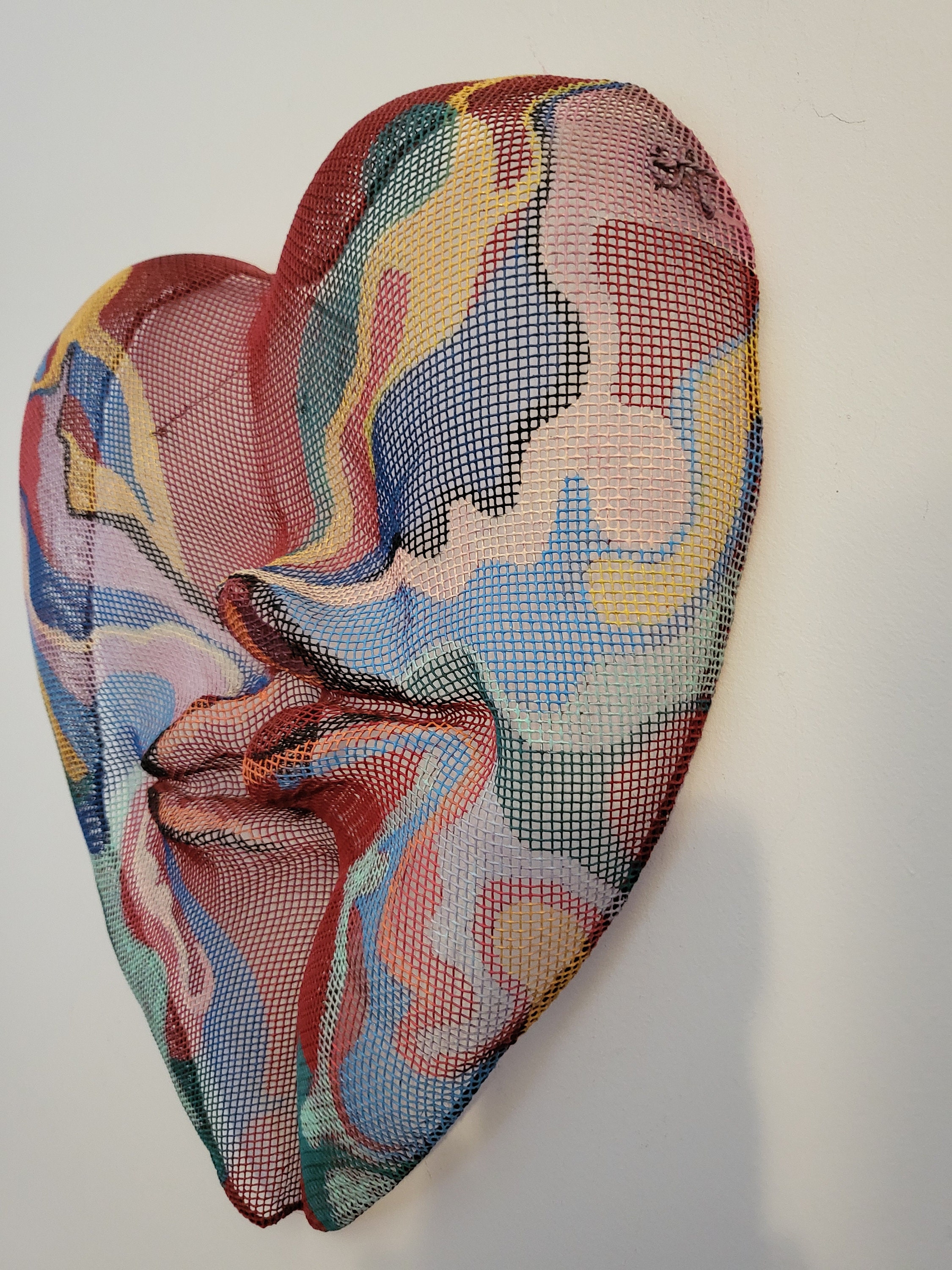 Wire Mesh 3D Kissing Lips Sculpture, Rainbow Head Wall Art, Abstract ...
