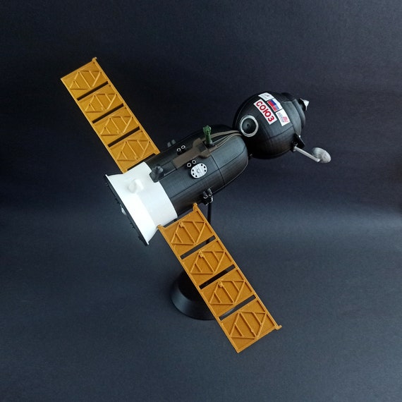Soyuz Spacecraft Model Kits
