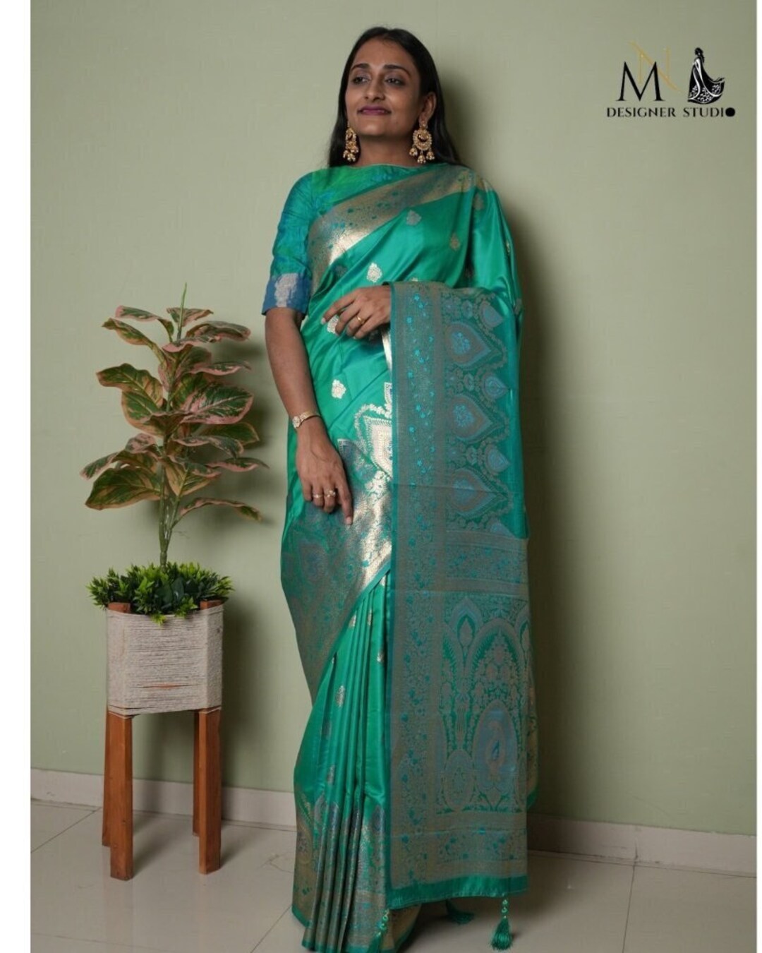 New Beautiful Butta Designs Banarasi Self Silk Saree Party Wear Saree ...