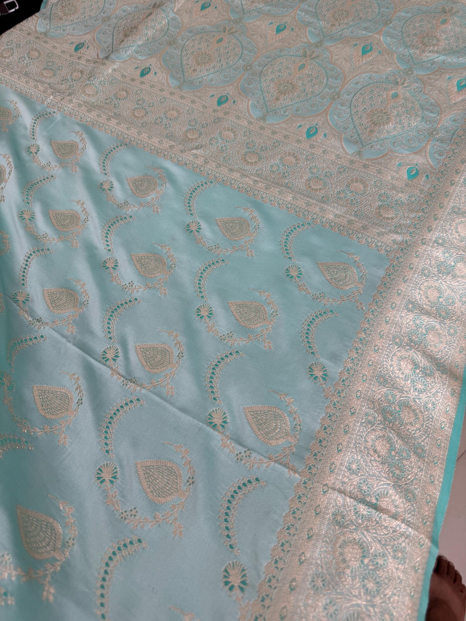 Indian Traditional Turquoise Blue Designer Butta Pattern and Pallu in ...