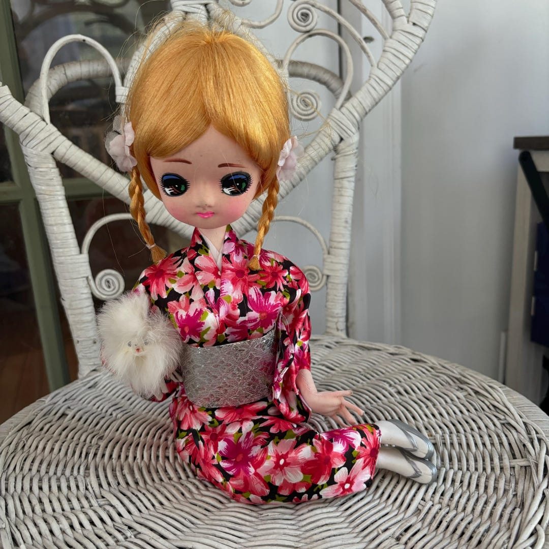 Vintage 1960s Big Eye Geisha Pose Doll in Pink With Fuffy Pup 10" - Etsy