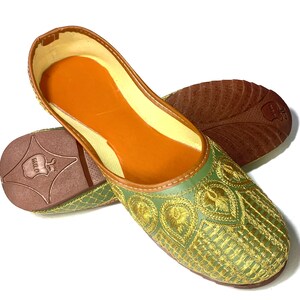 Golden Thread Embroidered Jutti, Ethnic Fashion, Traditional Indian ...