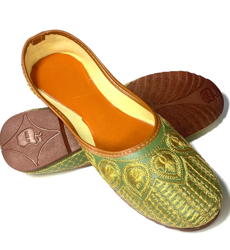 Golden Thread Embroidered Jutti, Ethnic Fashion, Traditional Indian ...