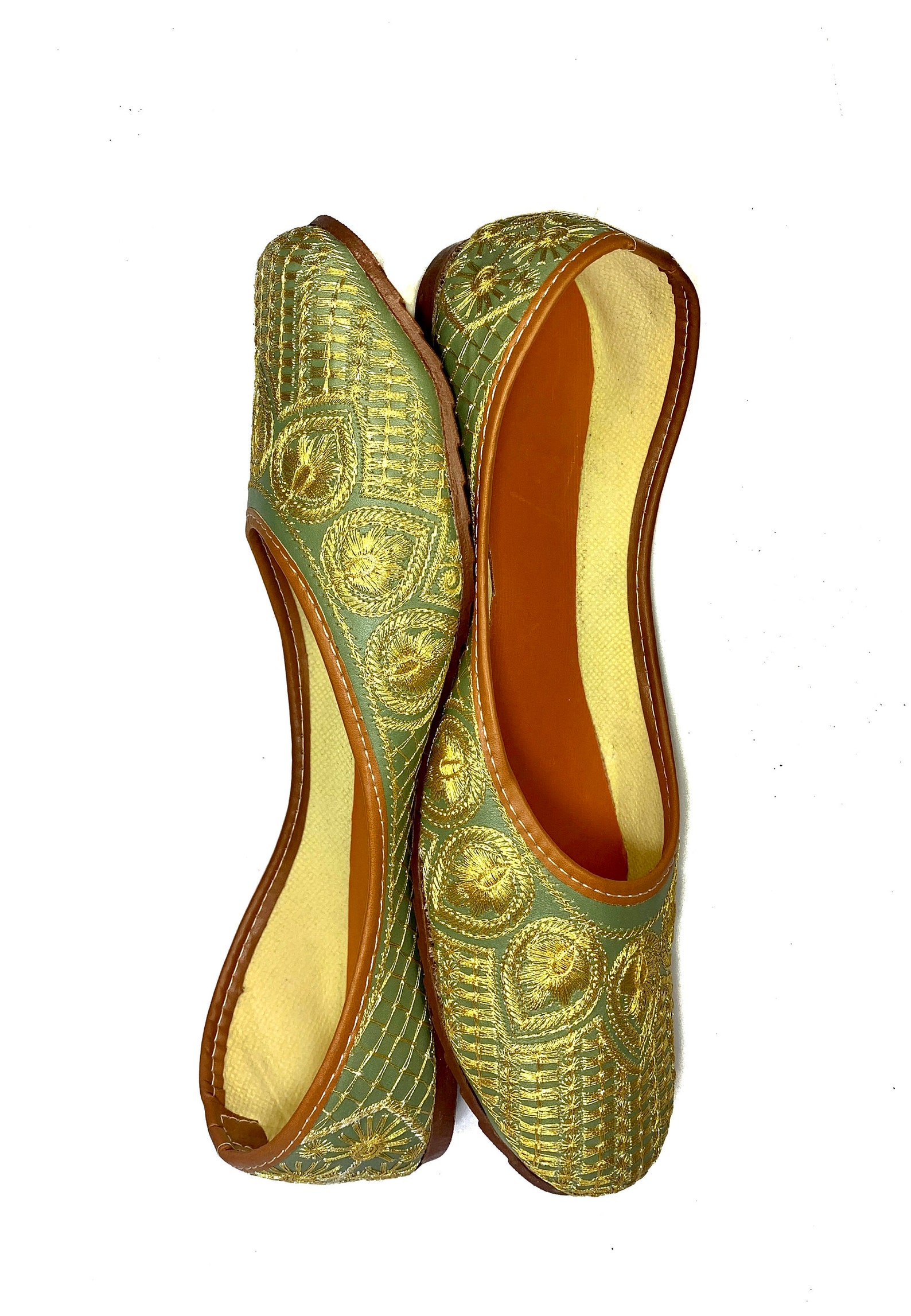 Golden Thread Embroidered Jutti, Ethnic Fashion, Traditional Indian ...