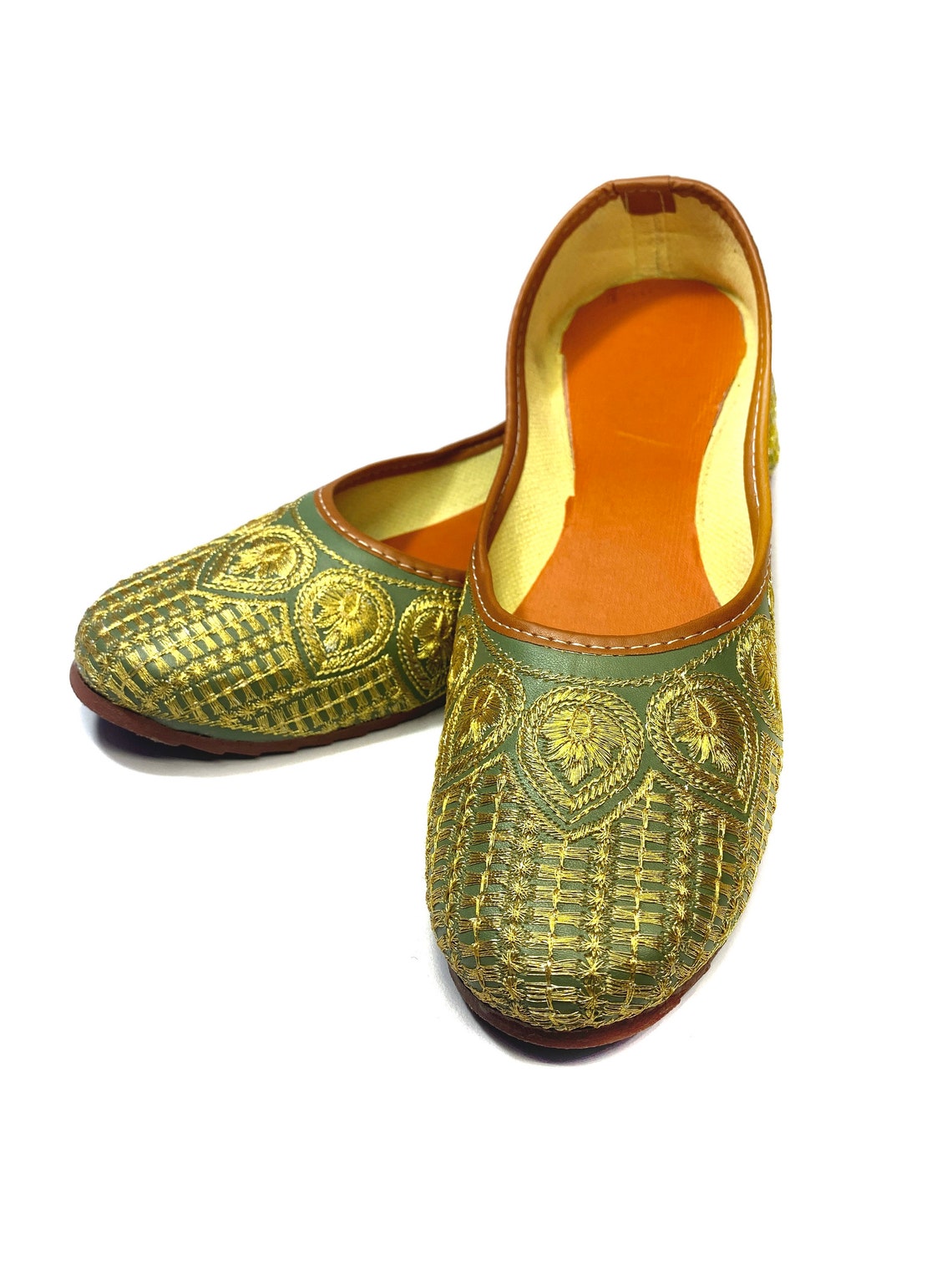 Golden Thread Embroidered Jutti, Ethnic Fashion, Traditional Indian ...