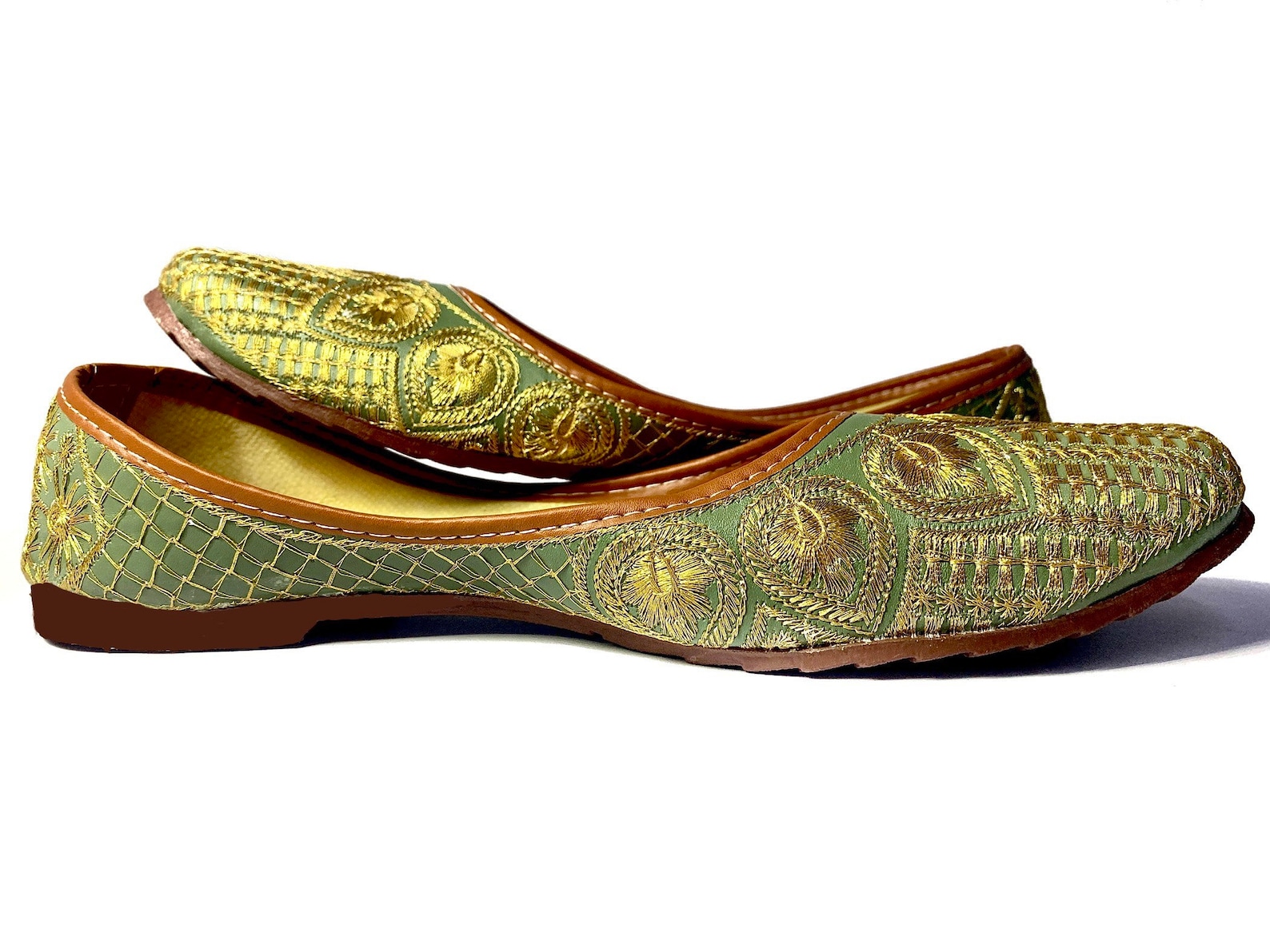 Golden Thread Embroidered Jutti, Ethnic Fashion, Traditional Indian ...