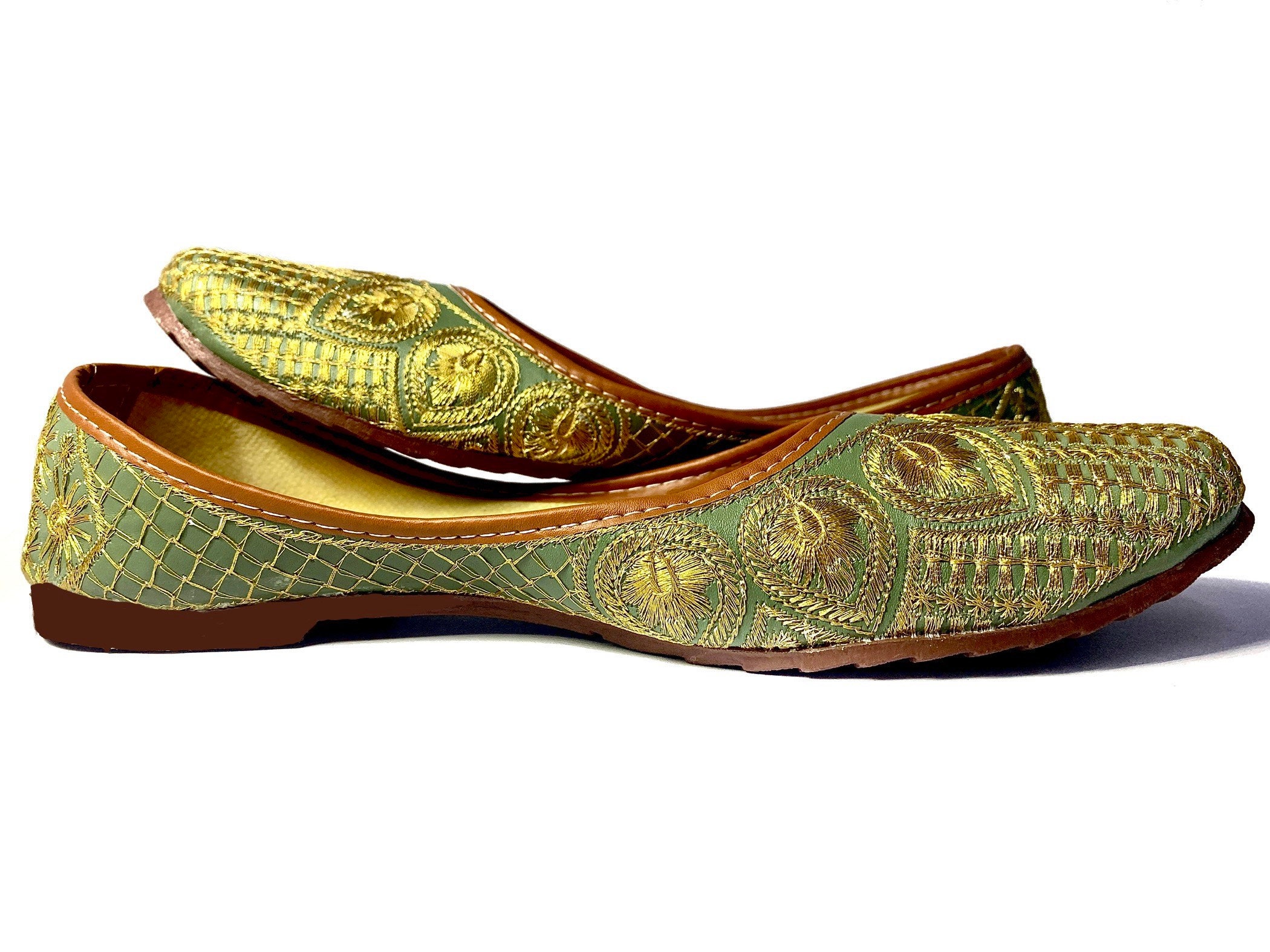 Golden Thread Embroidered Jutti, Ethnic Fashion, Traditional Indian ...