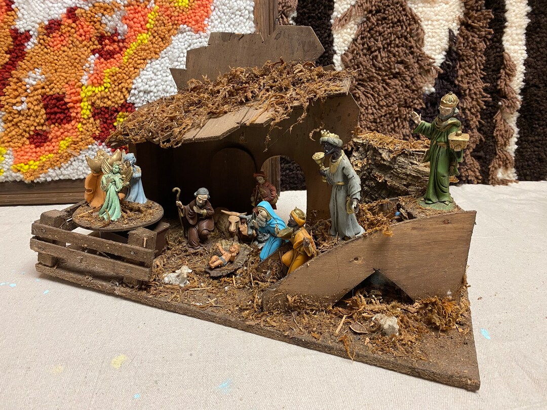 Vintage Made in Italy Wooden Crèche With Dipose Figures - Etsy