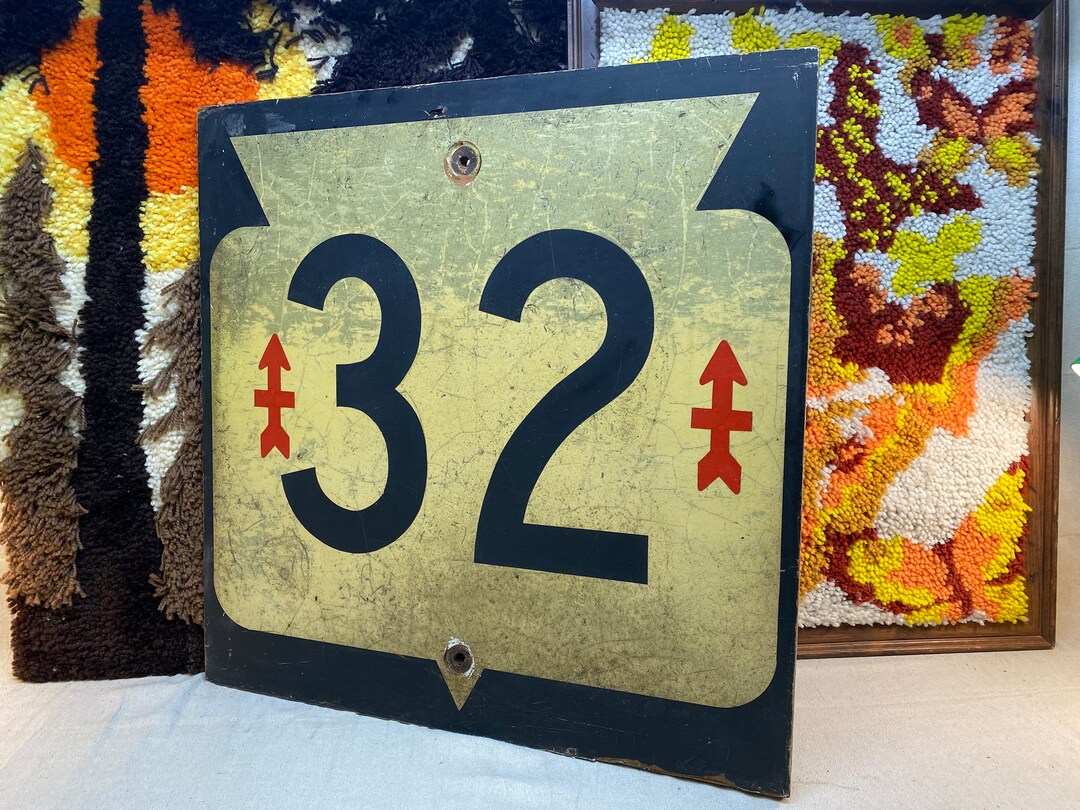Vintage Decommissioned Wooden Highway "32" Road Sign 32nd Inf Red Arrow ...