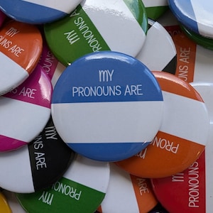 Bulk Pack Blank Pronoun Pins. 1.25 Inches (32mm) Diameter. Customisable. My Pronouns Are ...