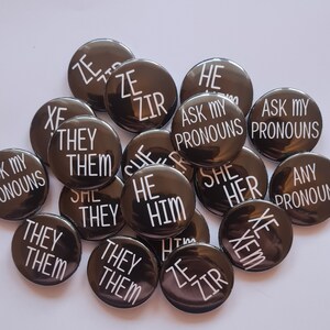 Bulk Pack of Black and White Pronoun Pins 1.25 Inch/31mm Your Choice of ...