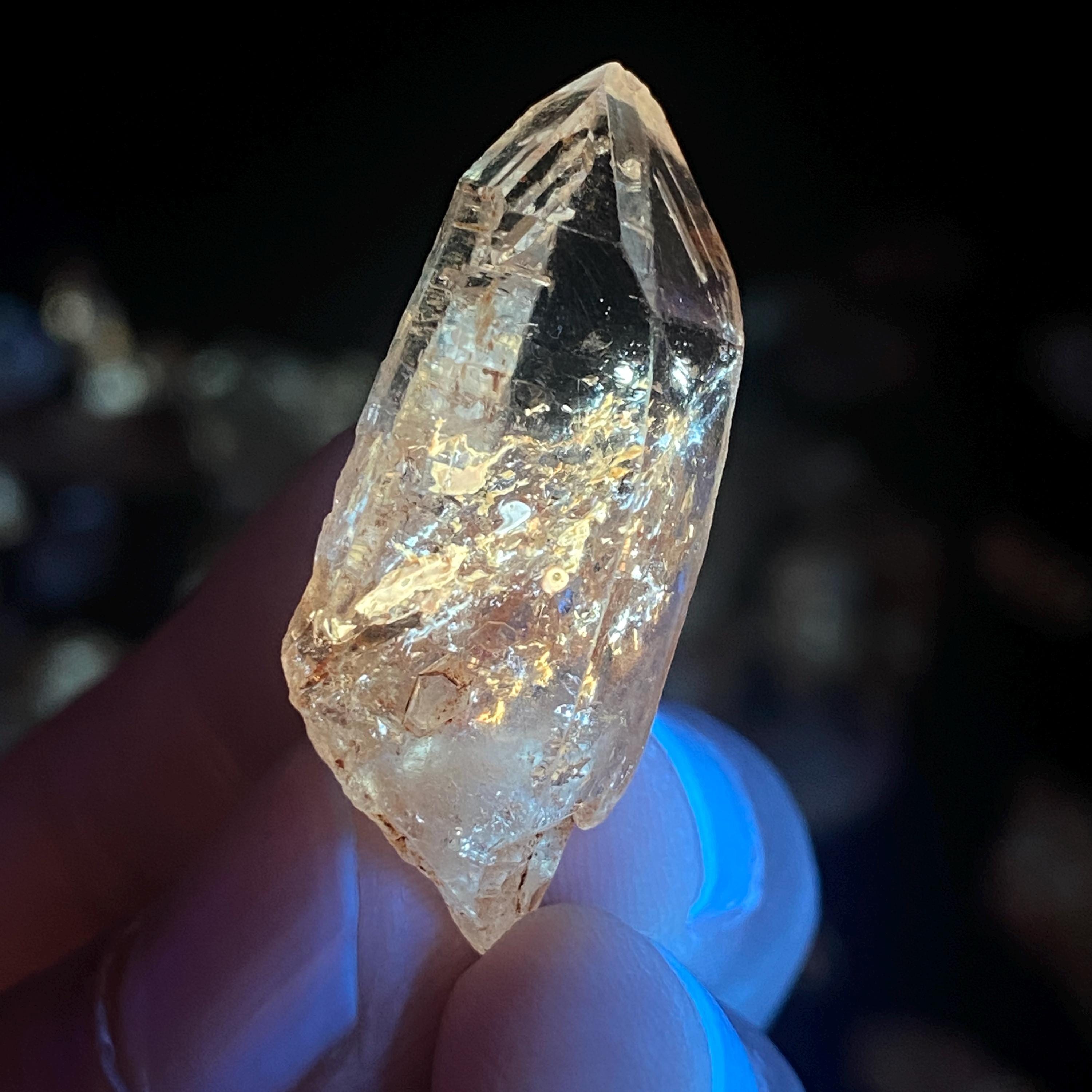 UV Reactive Oil Petroleum Quartz Raw Crystal , Petroleum Quartz ...