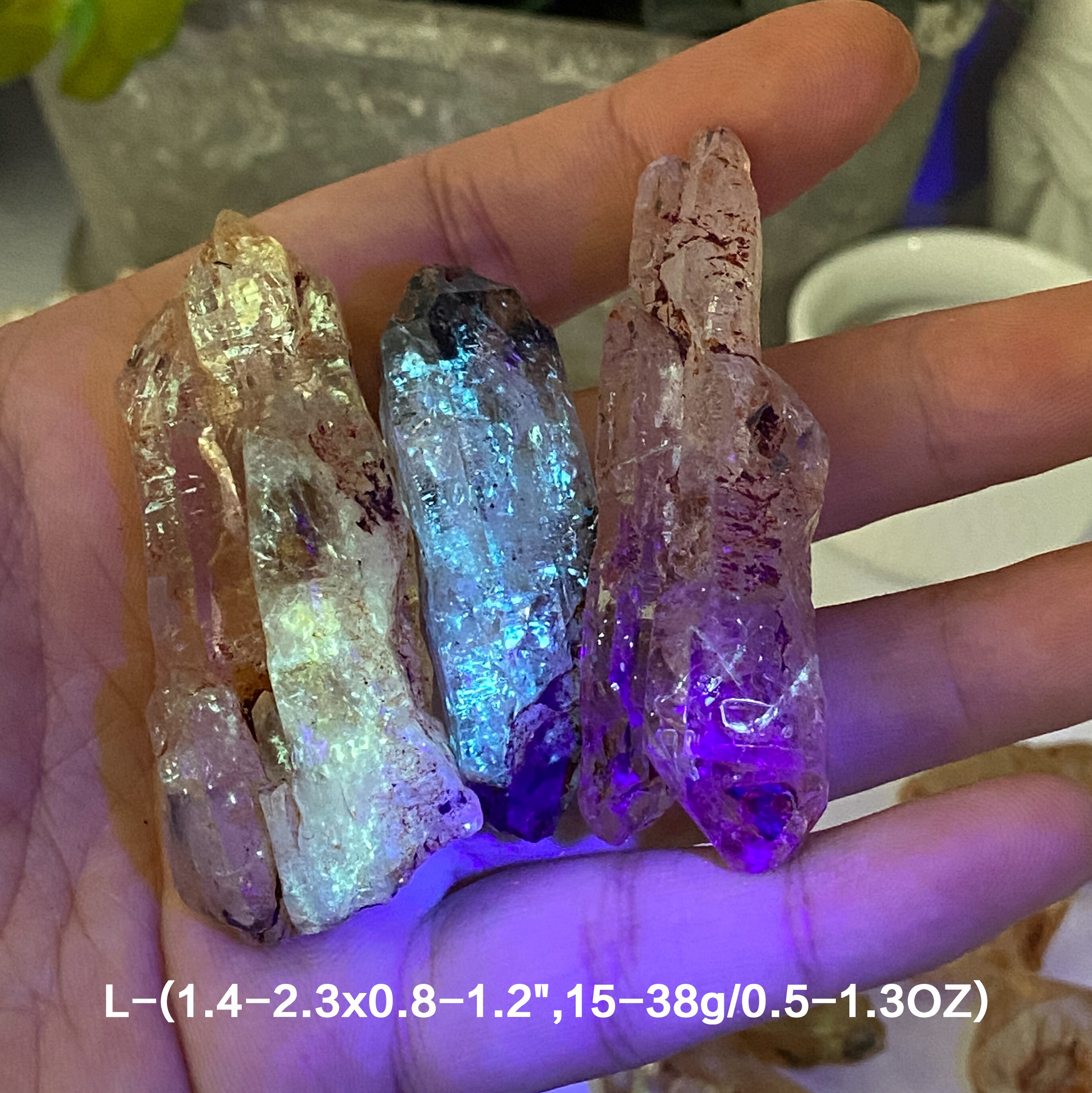 UV Reactive Oil Petroleum Quartz Raw Crystal Point , Petroleum Quartz ...