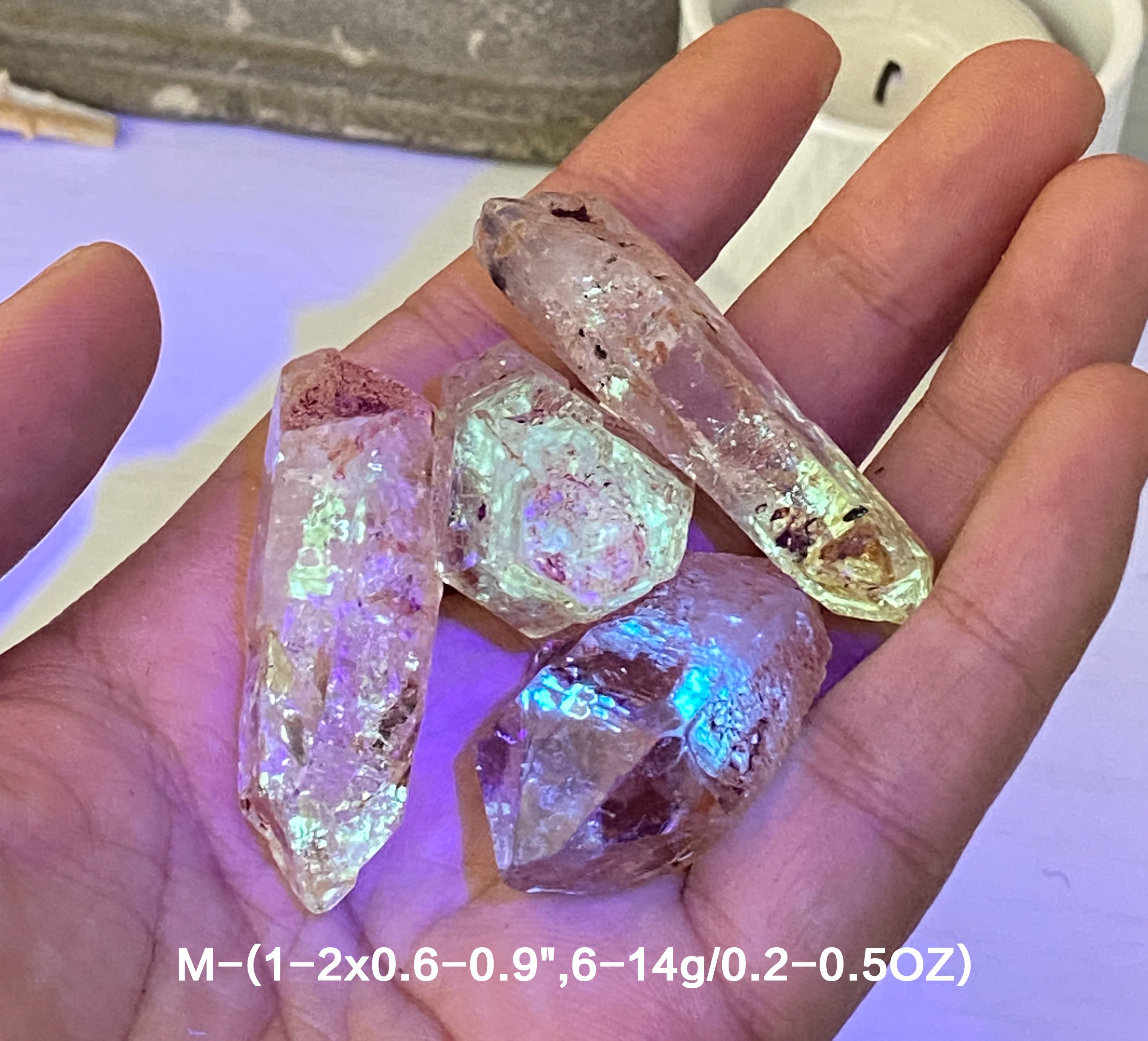 UV Reactive Oil Petroleum Quartz Raw Crystal Point , Petroleum Quartz ...