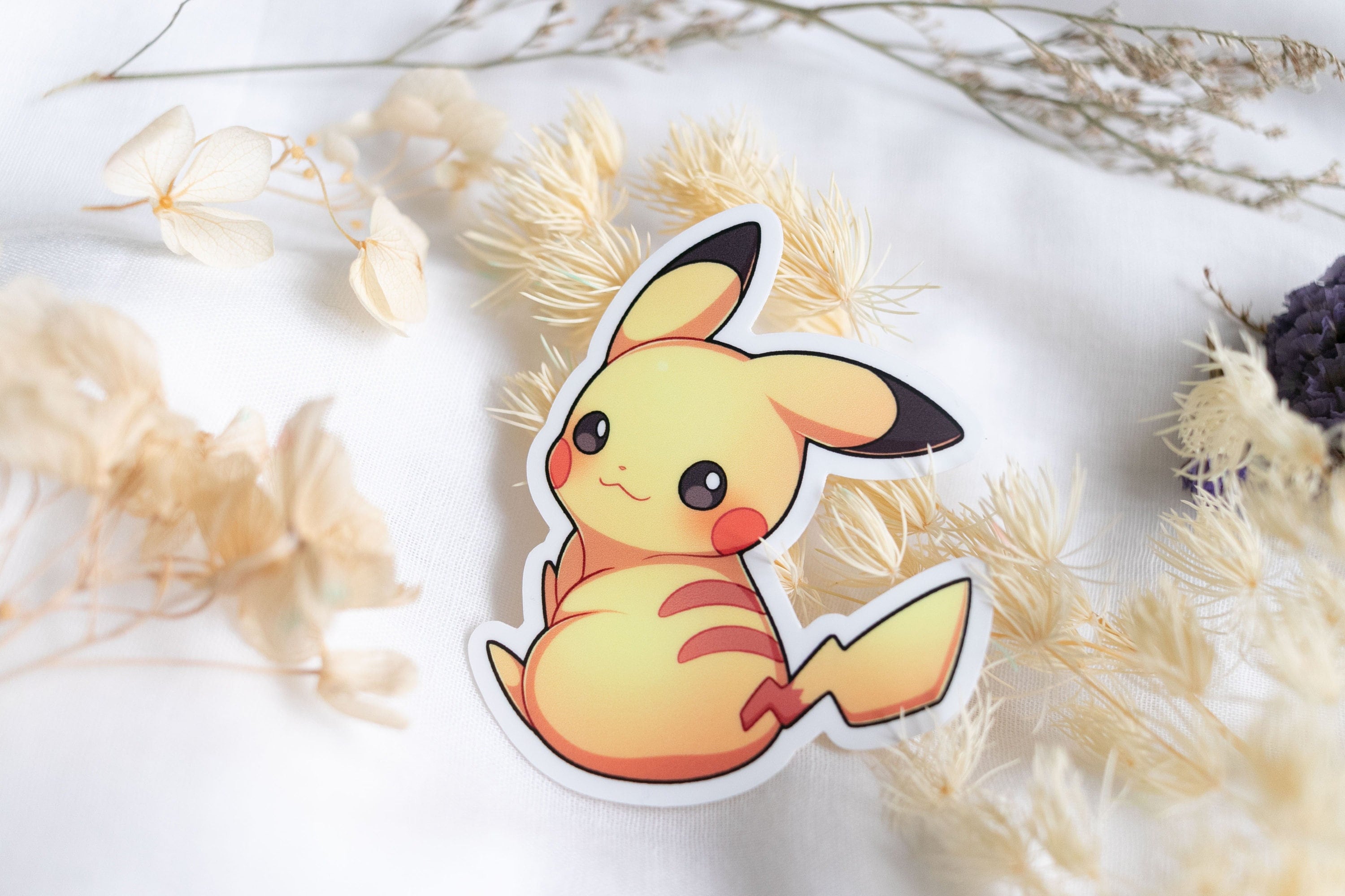 Chibi Pikachu Gleoite Pokémon Cute Chibi Pikachu Holding An Apple