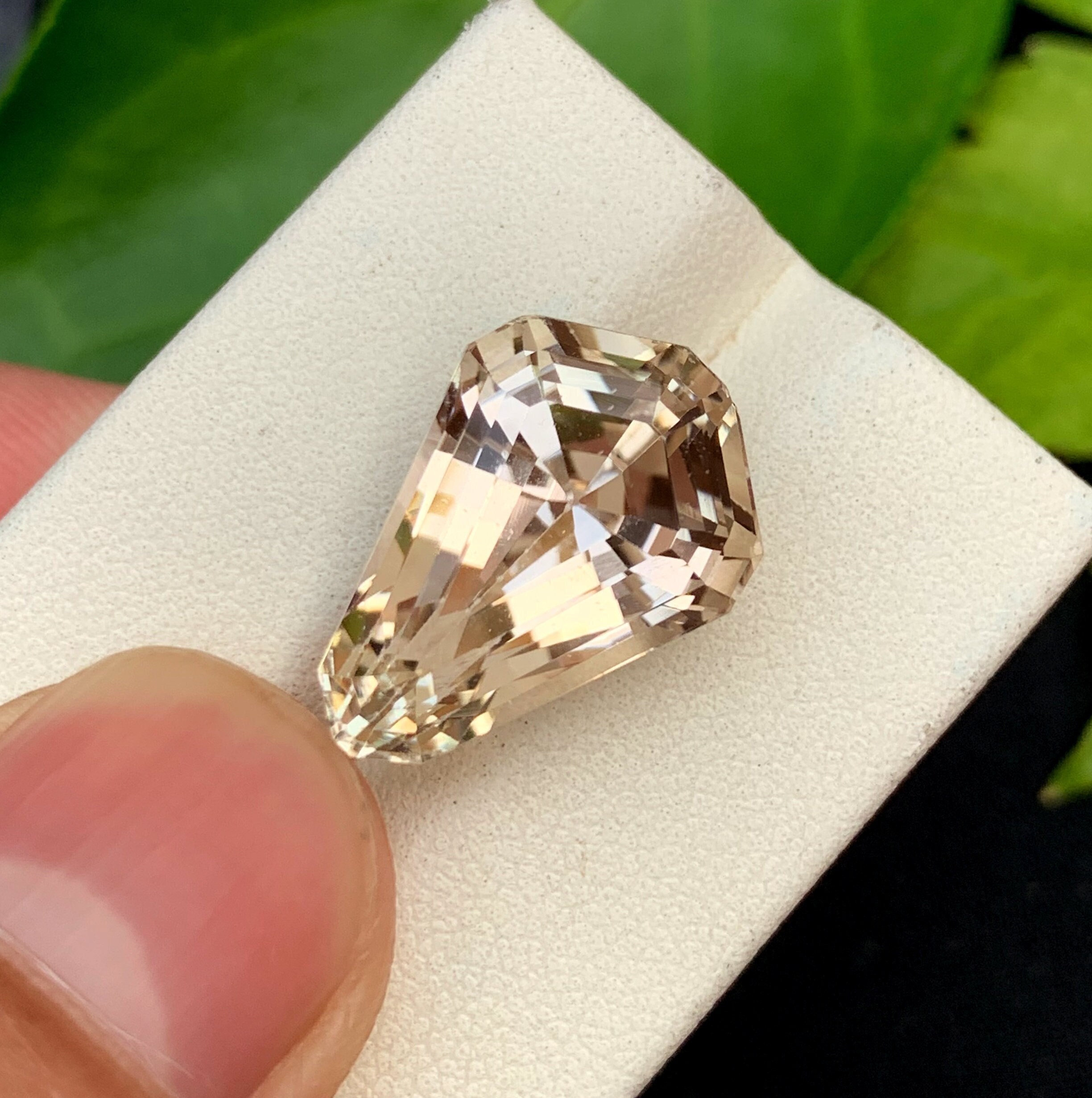 Canary kunzite store