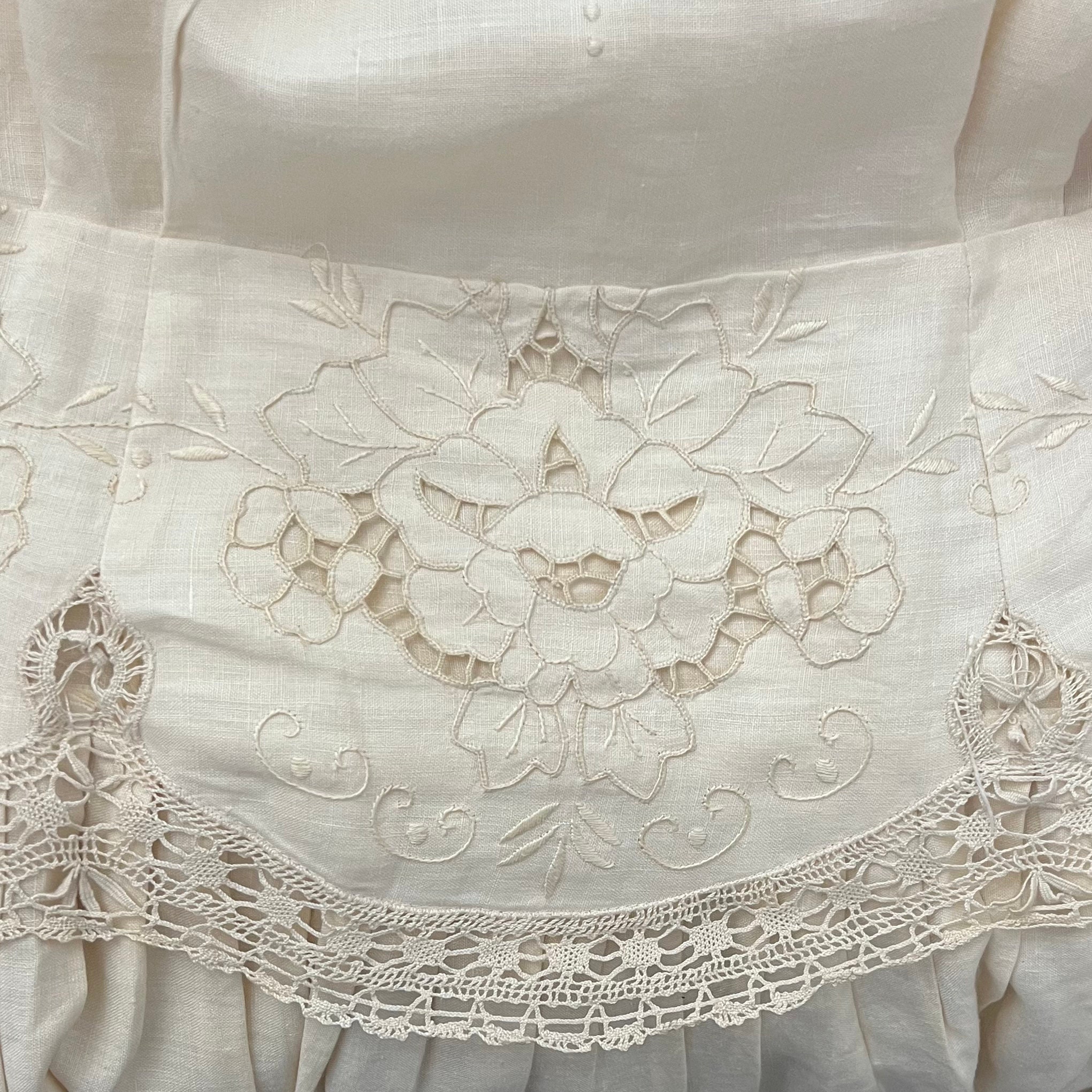 Vintage c. 1980s Stunning Nancy Johnson Embroidered Linen Cutwork Beige ...