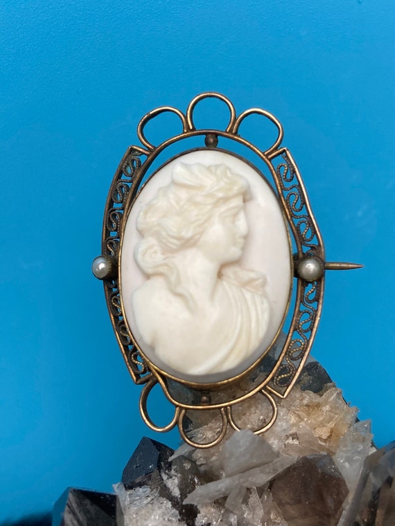 antique shell cameo brooch - Gem