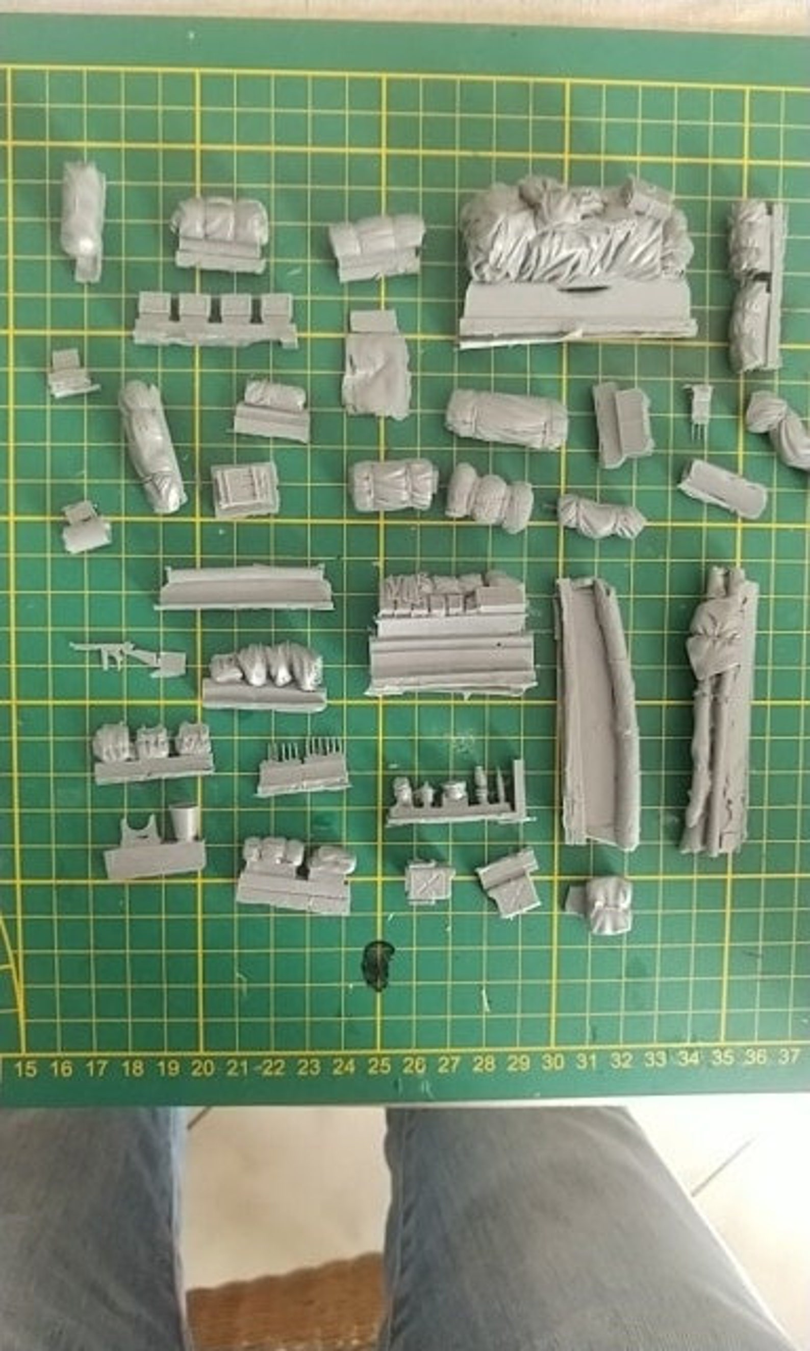 US M4 Sherman Fury Resin Model Unpainted Miniature Figure Part Scale 1/ ...