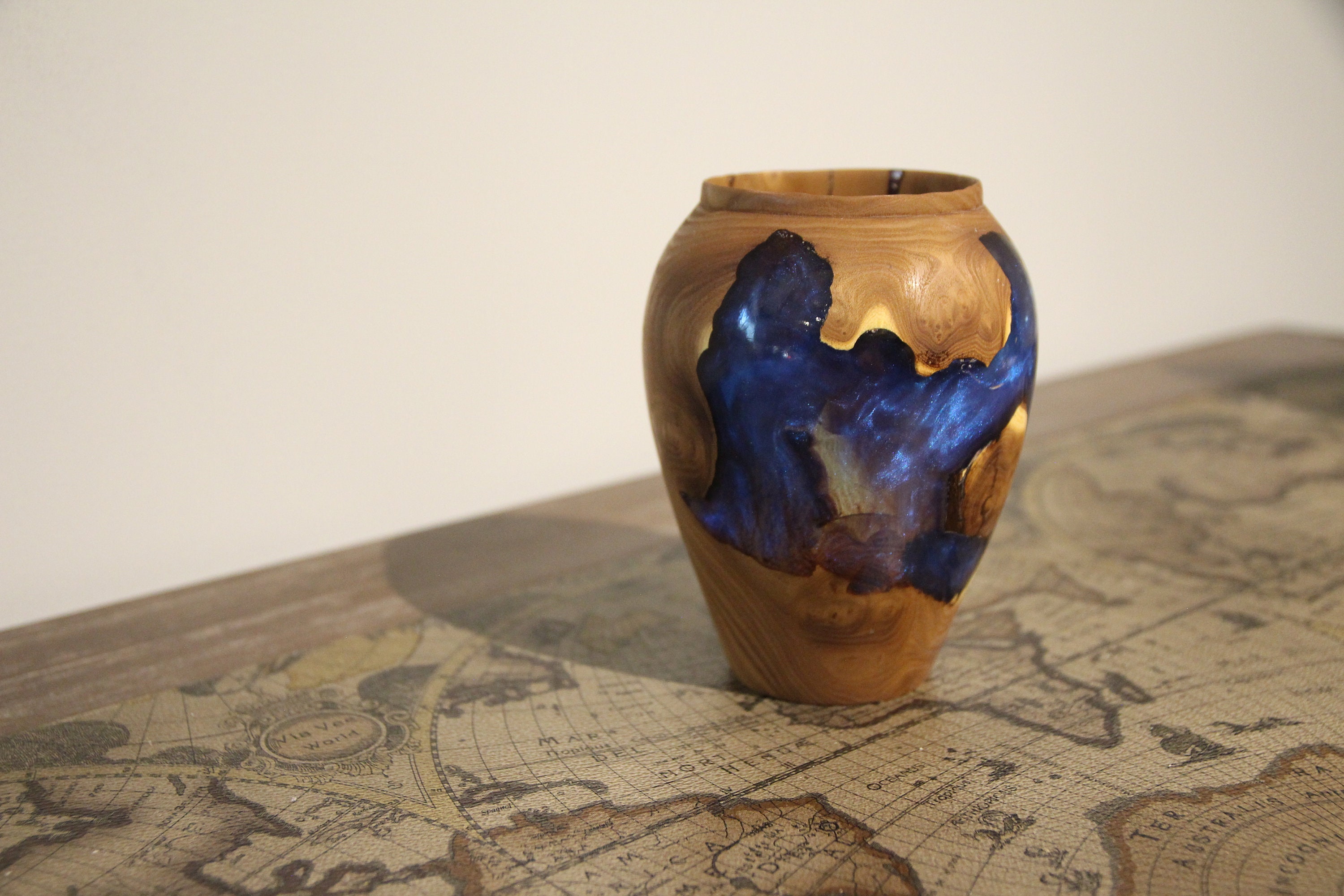 Small Epoxy/resin Vase - Etsy