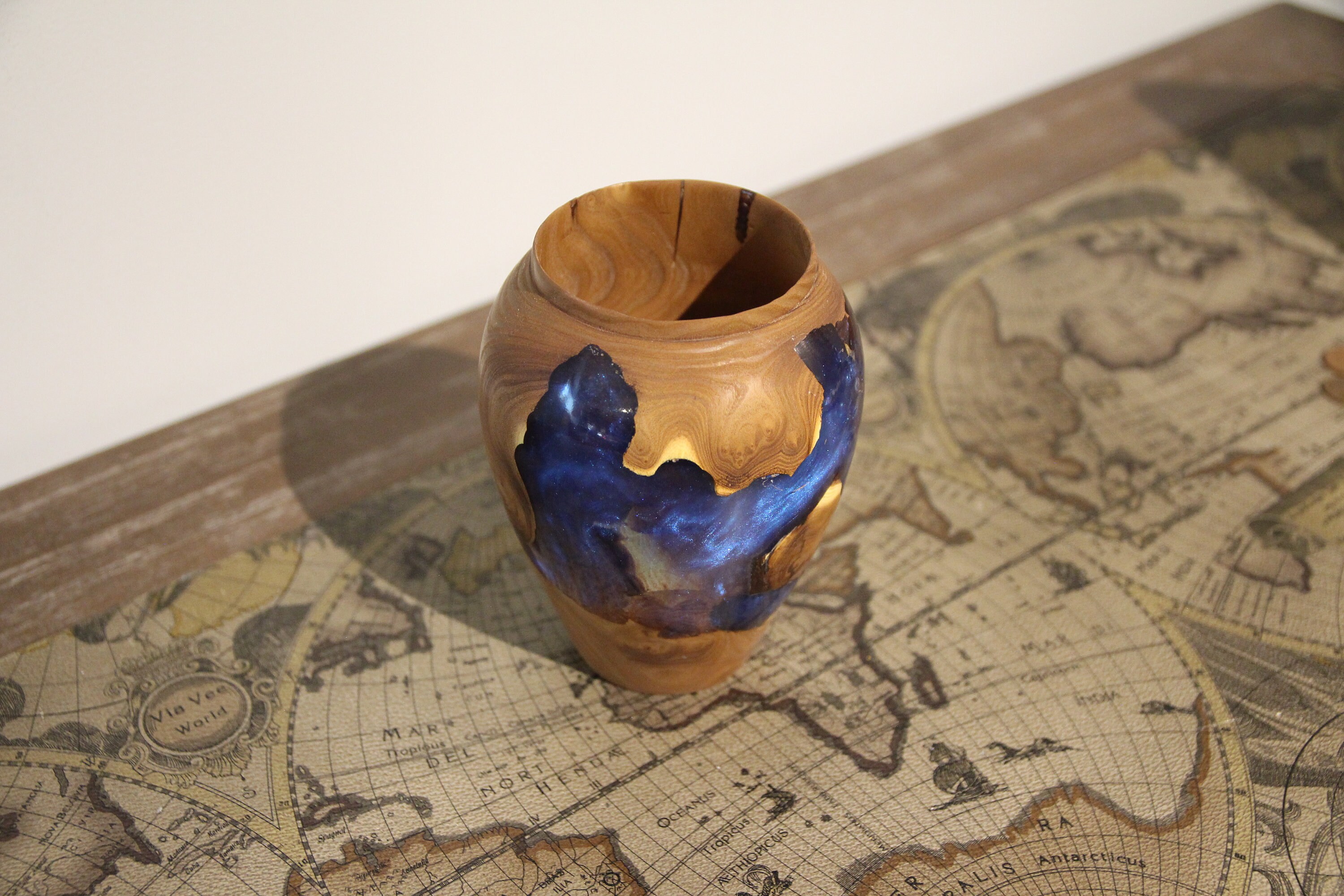 Small Epoxy/resin Vase - Etsy