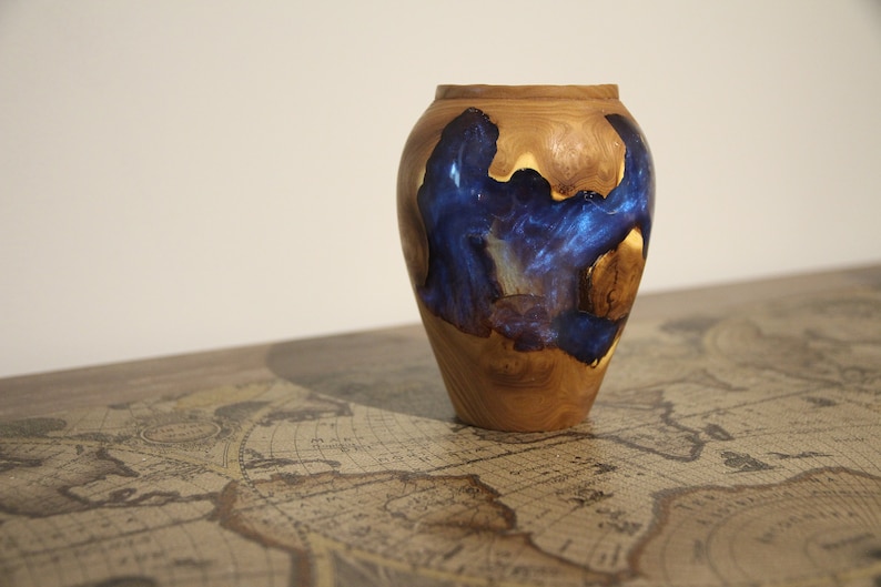Small Epoxy/resin Vase - Etsy