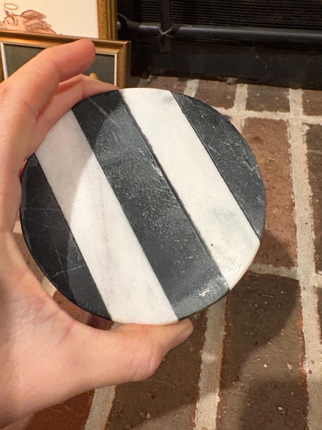 Adorable 4 Marble or Alabaster Black or White Round Coasters Dia 4 ...