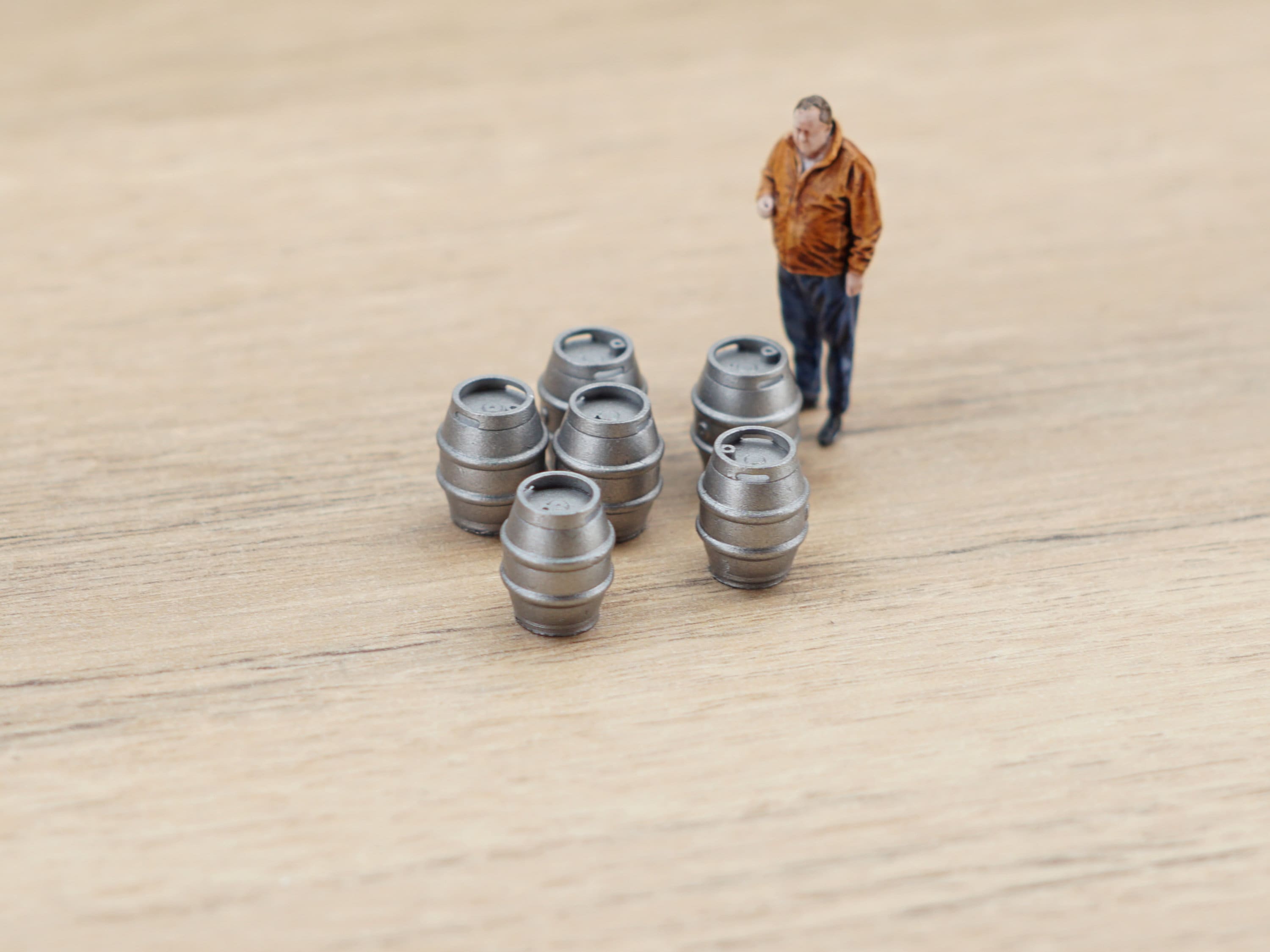 Model Railway Beer Kegs - OO Gauge Metallic Barrels - Hornby 1:76 Scale ...