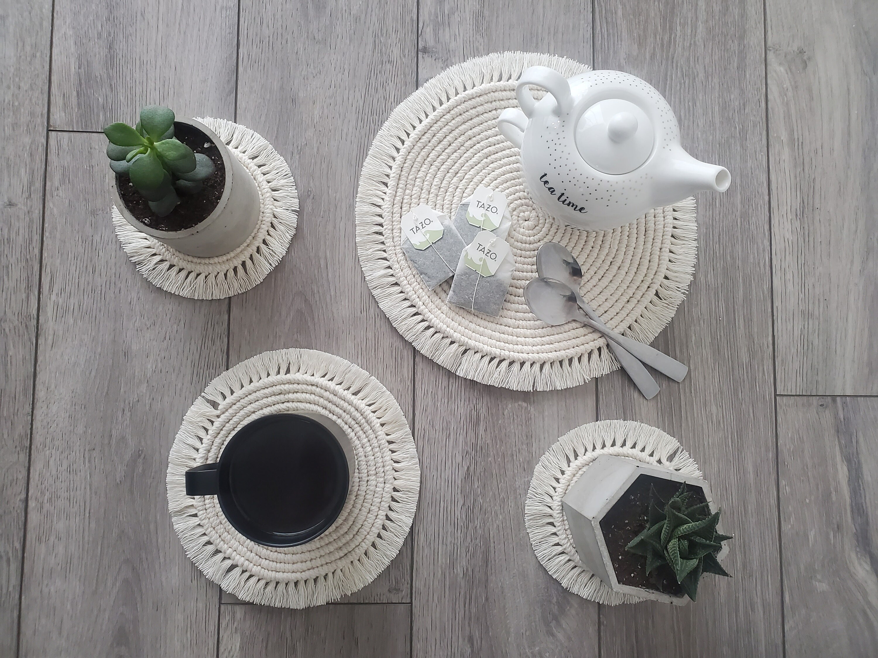 Round Table Placemat, Composed Of 7 Anti-founding Woven Vinyl Wedge ...