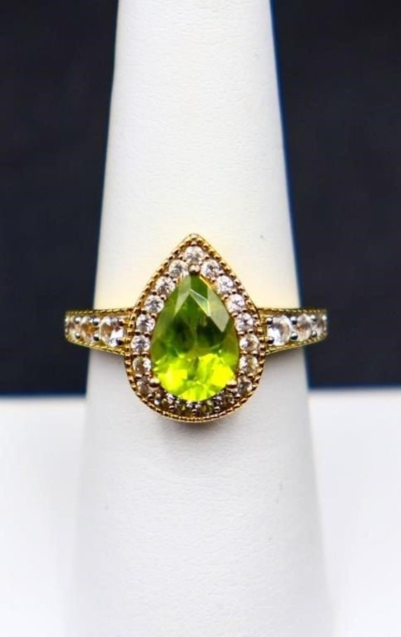 gold peridot pear cut - Gem