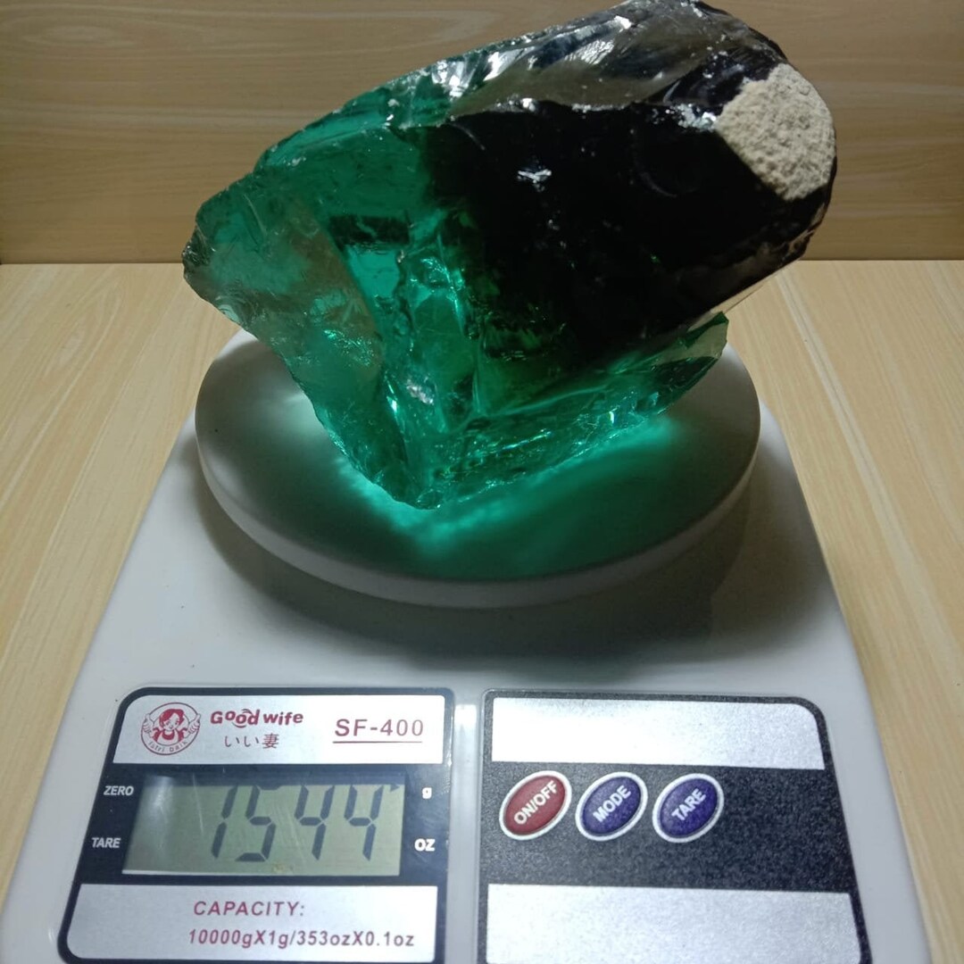 Andara Two Colors Black and Green Crystals Rough 1544 Grams - Etsy