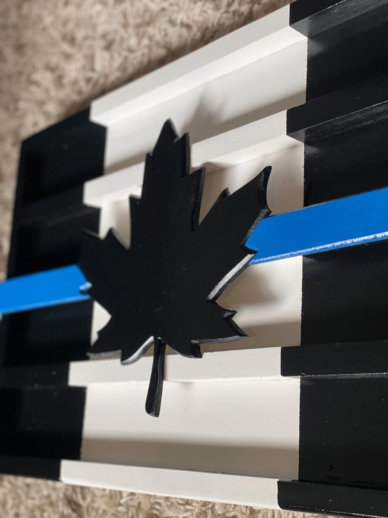 Challenge Coin Holder Thin Blue Line Canada | Law Enforcement/military ...
