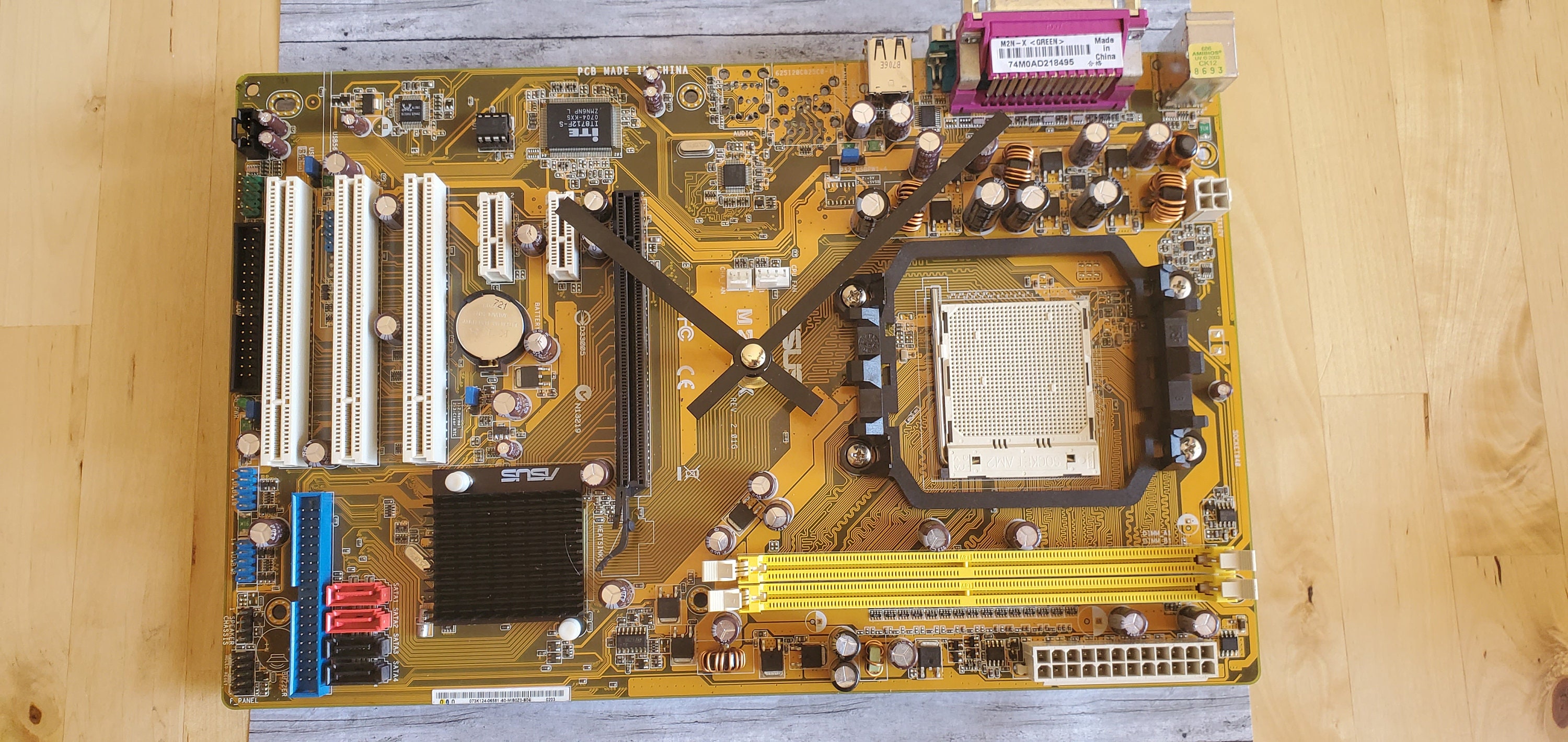 Tech Clockmotherboard Clockdigital Clockmotherboard Artgeek Giftnerd ...