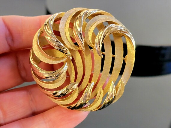 Large gold Trifari leaf brooch ,Trifari jewelry broo… - Gem