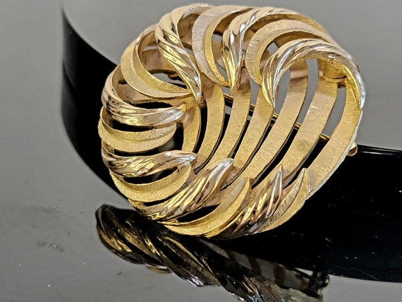 Large gold Trifari leaf brooch ,Trifari jewelry broo… - Gem
