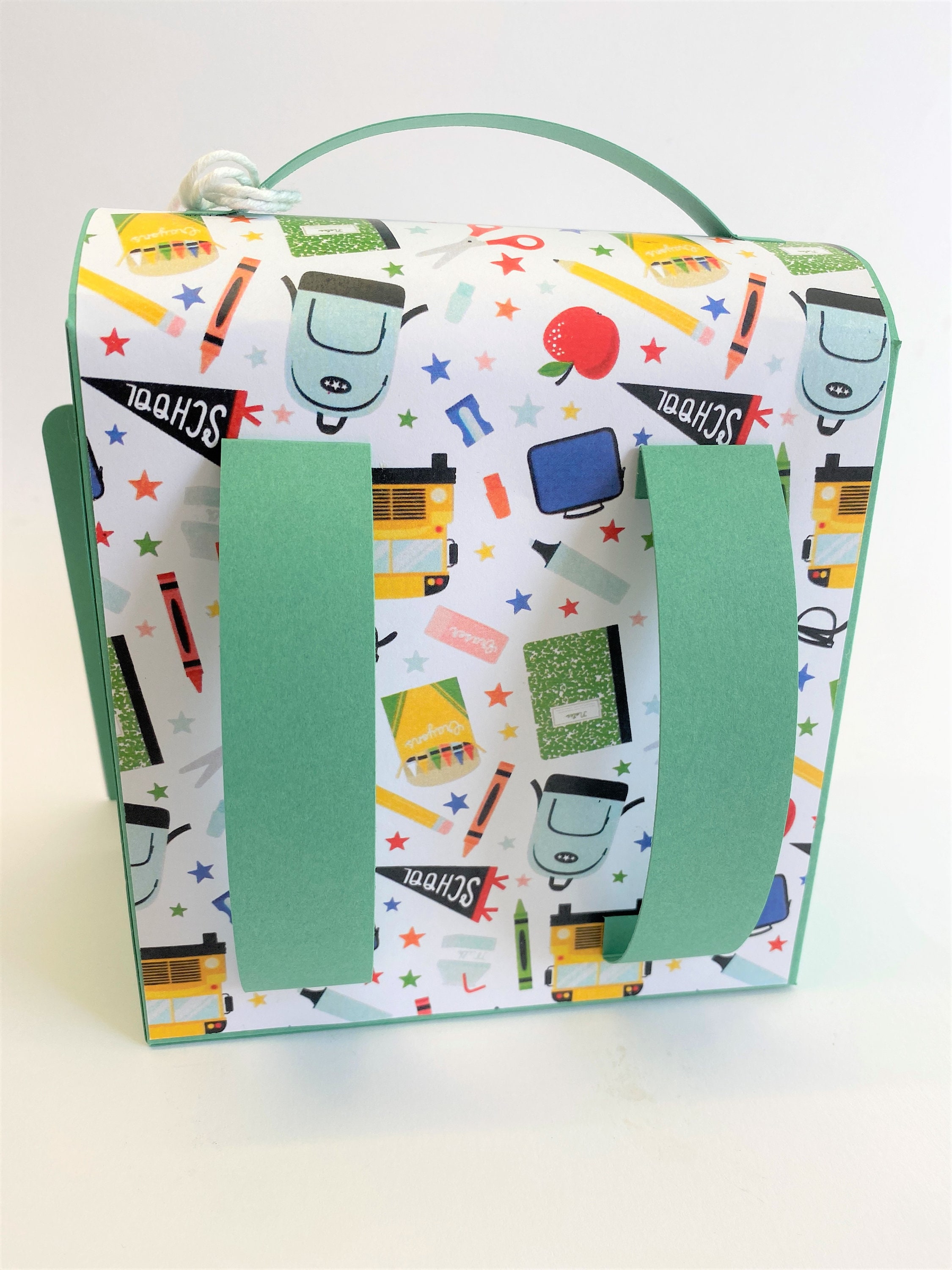 Cartable, cartable en carton pour l'école, élégant et fabriqué à la ...