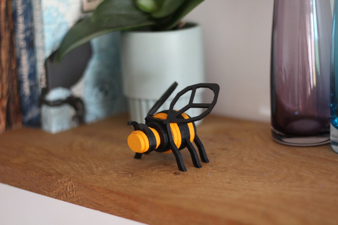 3D Wooden Decorative Bee "bzzz" - Etsy