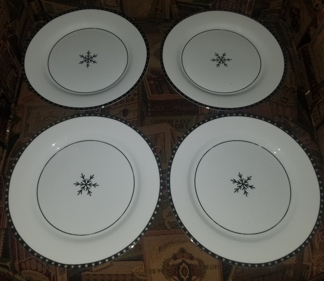 Set of 4 Target Home Traditional Holiday SILVER SNOWFLAKE Dinner Plates ...