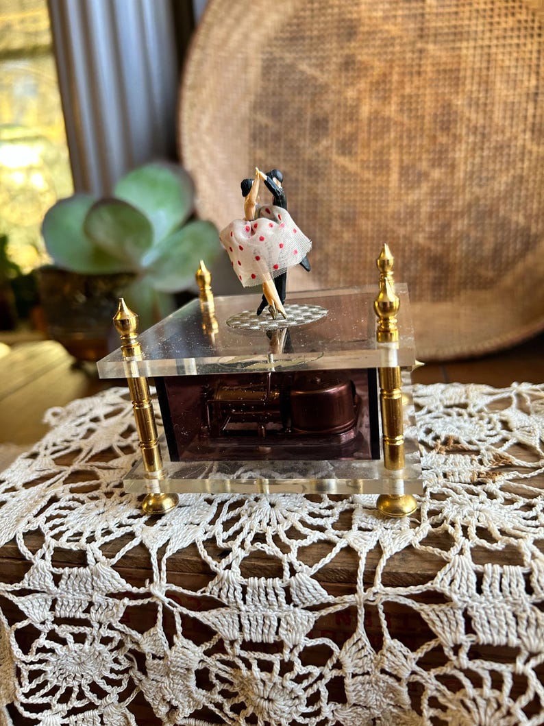 Vintage Dancing Couple Acrylic Music Box - Etsy