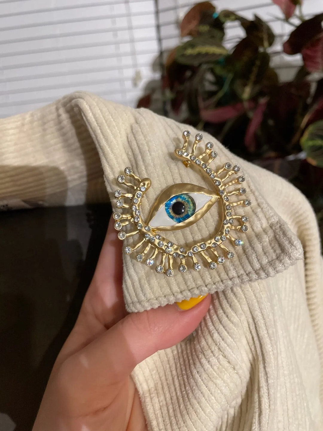 Big Blue Eye Round Brooches - Etsy