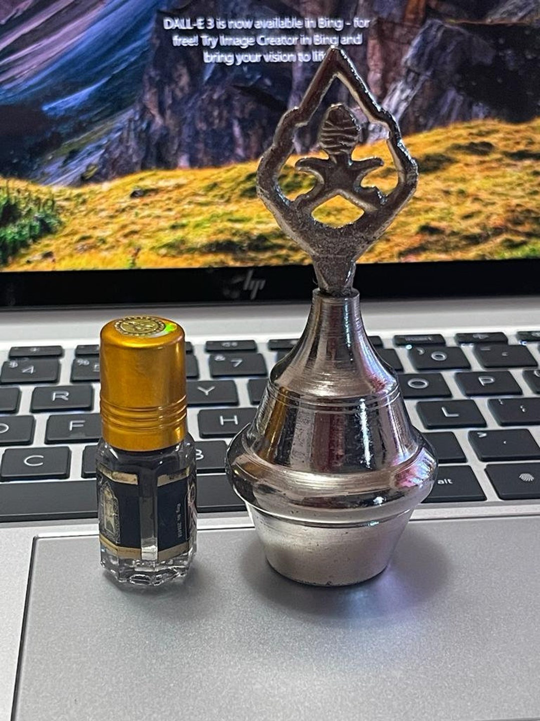 Beautiful Eyeliner Surma Dani Pot , Classic Eye Make-up Pot Golden ...