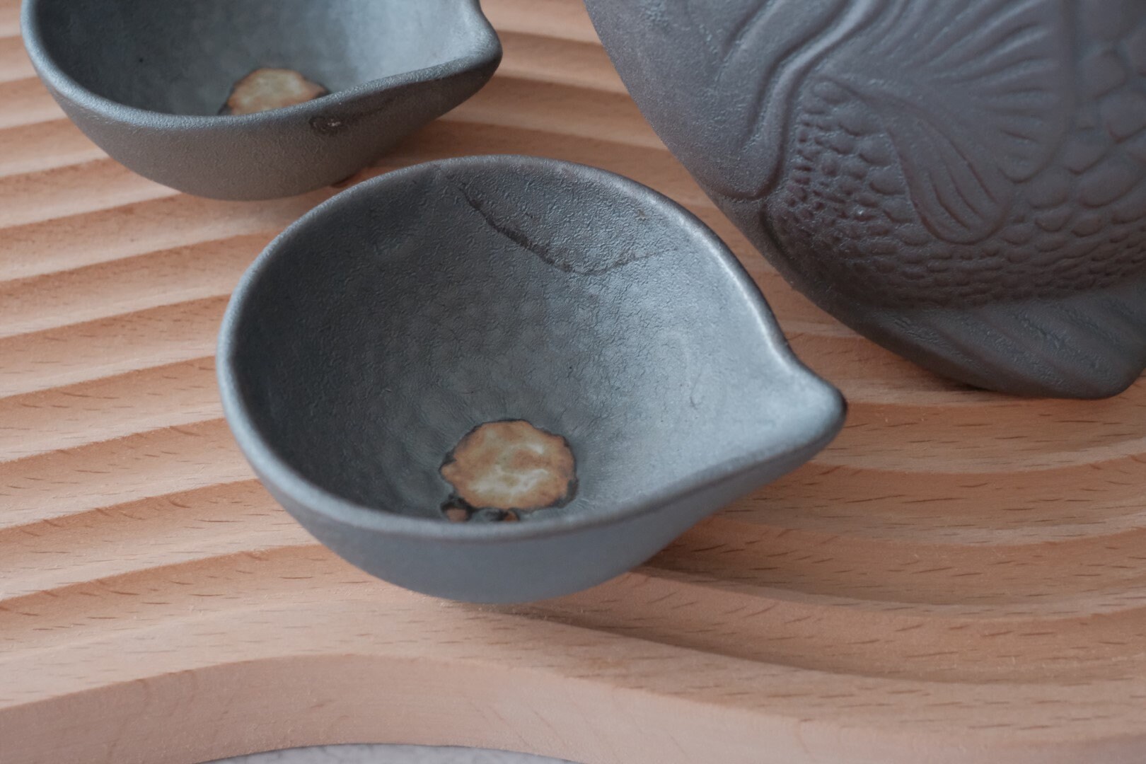 Iron Glaze Fish Shape Ceramic Sake Set Wabi-Sabi Charcoal Set of ...