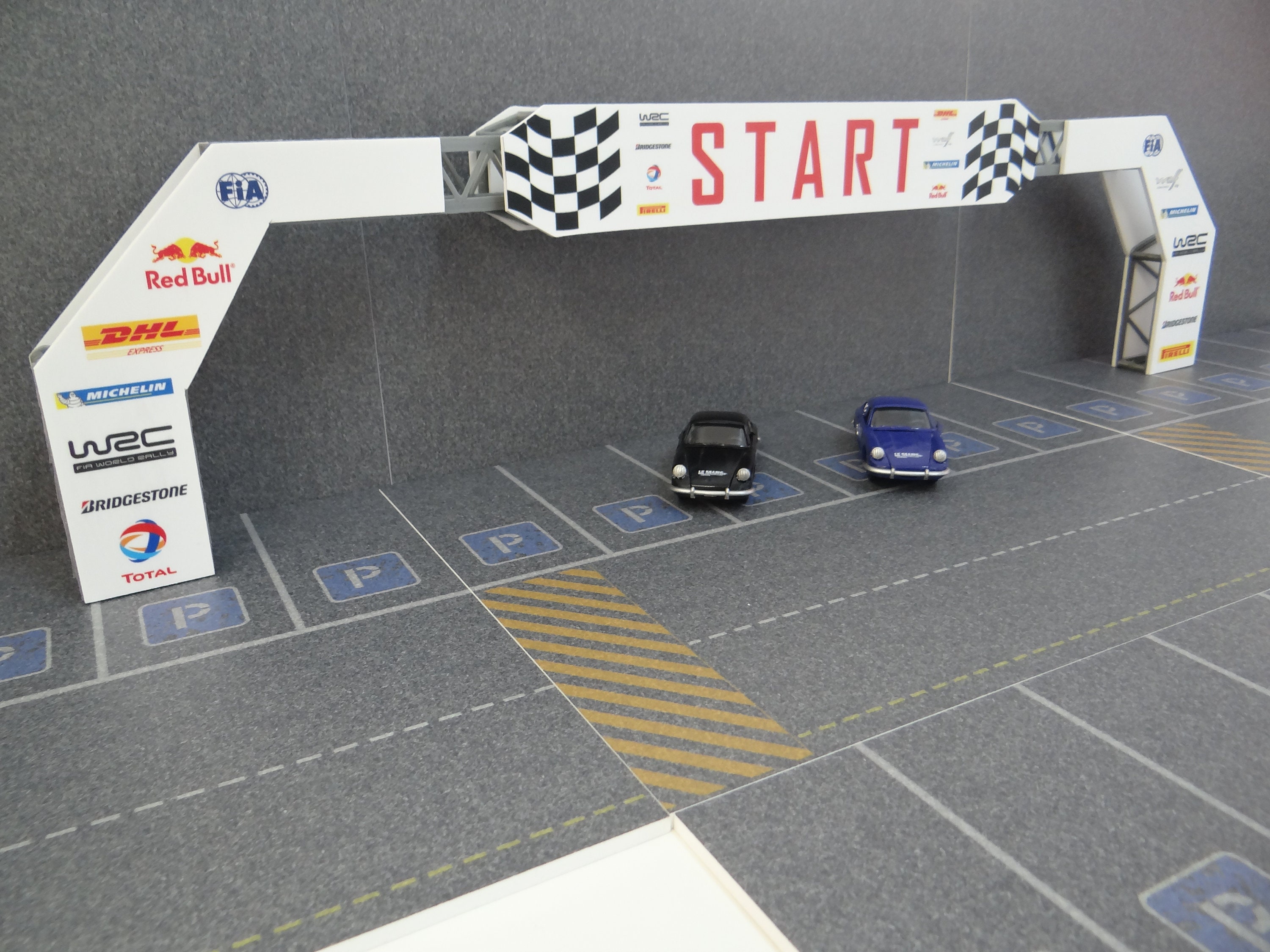 Scale 1:43 BIG Start / Finish Arch Diorama Racetrack Parts Car Model ...