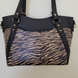 Beautiful Tiger Skin Design on This Purse/handbag/shoulder-bag ...