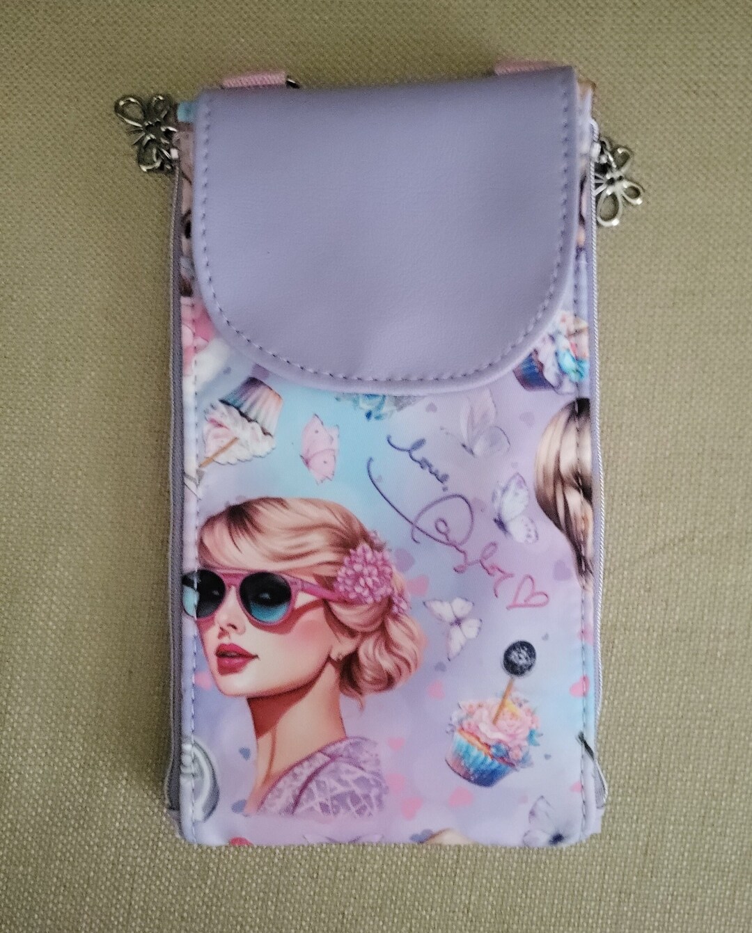 Taylor Swift Pictures on Cell Phone Friendly Zip N Go Versatile ...