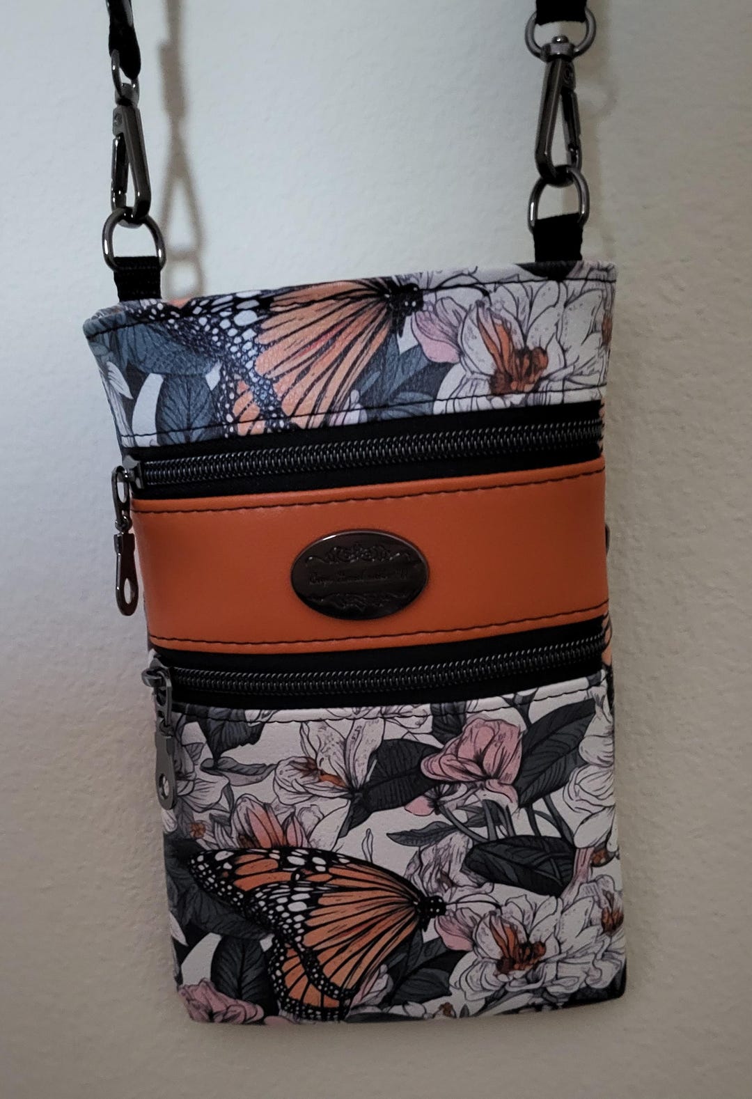 Monarch Butterflies Adorn This Cell Phone-friendly Lightweight ...