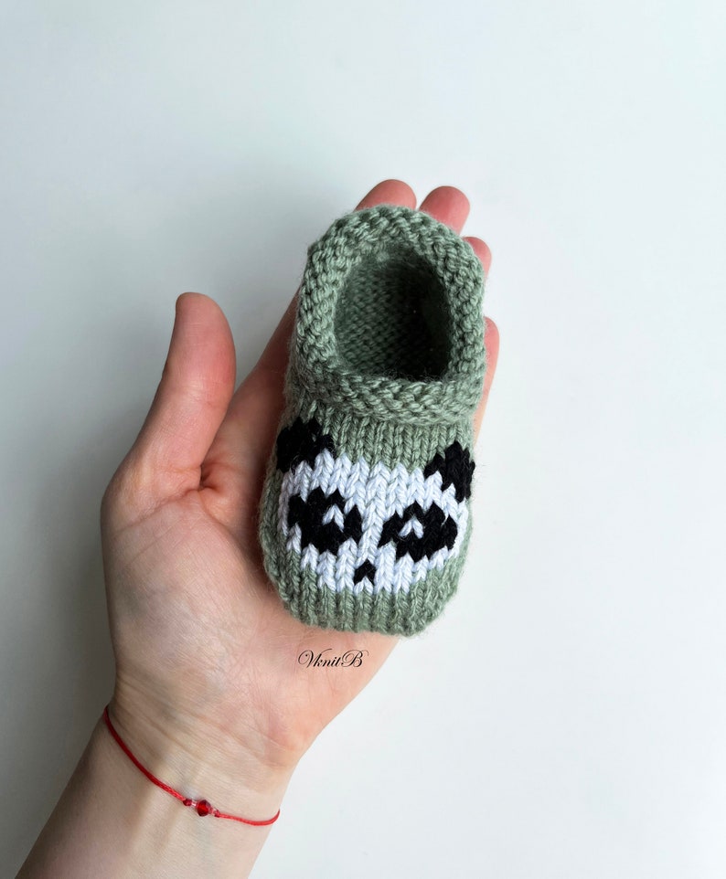 Baby Slippers Knitting Pattern 0-3m, Newborn Knitting Slippers, Cozy ...