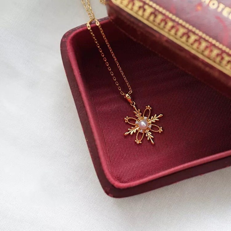 Dainty Snowflake Necklace Vintage Snowflake Necklace - Etsy