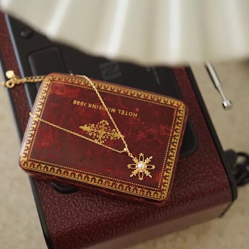 Dainty Snowflake Necklace Vintage Snowflake Necklace - Etsy