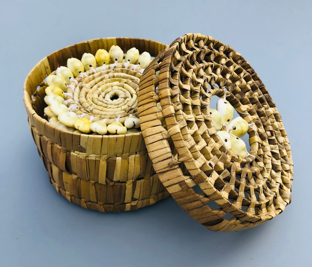 Handgefertigtes Vintage-Set aus 6 Untersetzern aus Seegras mit Kauri ...